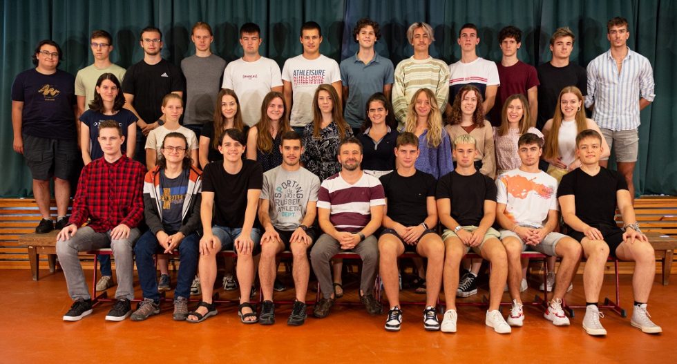 Osztálynévsorok – 2022 | Lovassy László Gimnázium